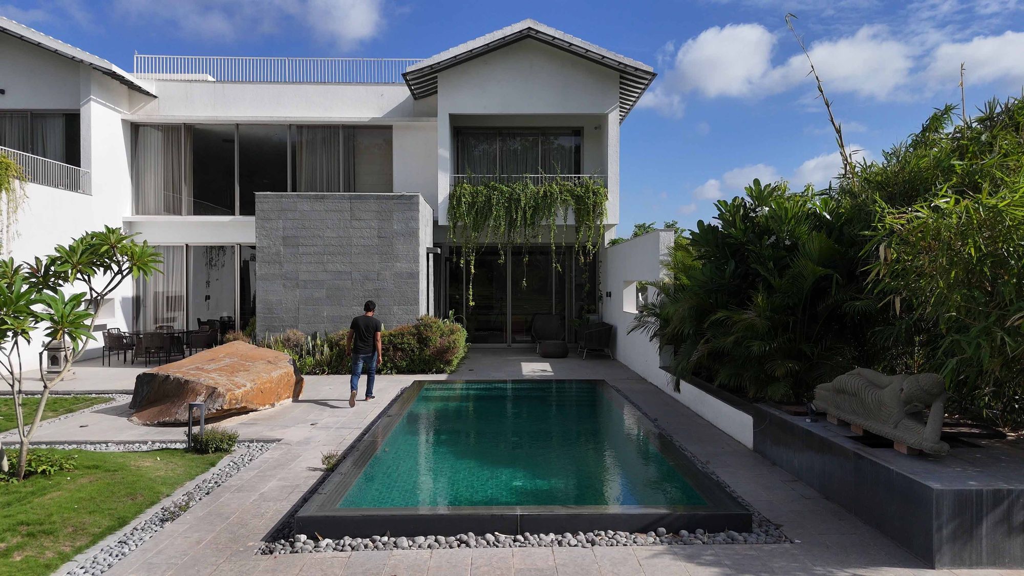 Minimalist Magic Modern and Contemporary Home Designs - Dream home Nagpur